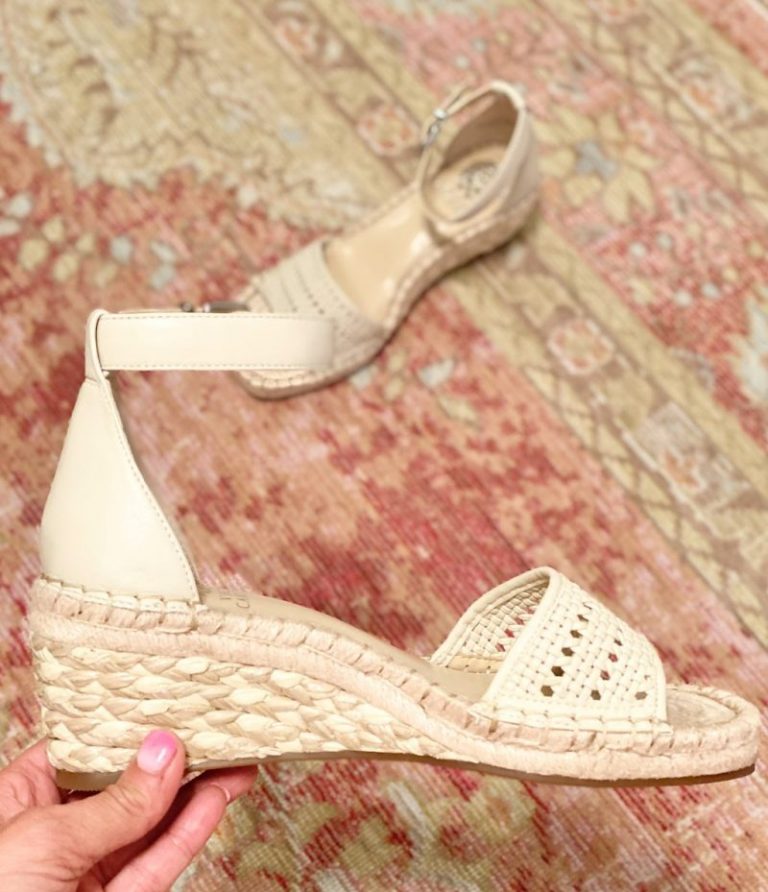 How to Style Cream Wedges – Just Posted